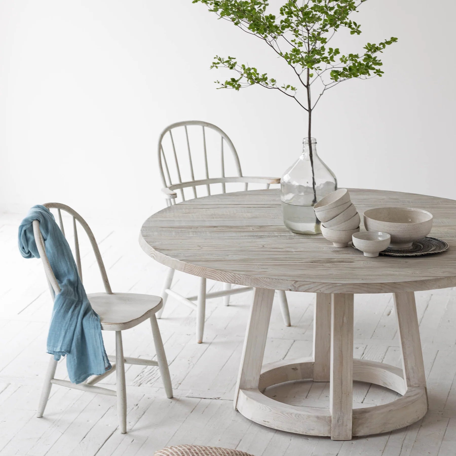 Round Dining Tables – Baker Home Furniture